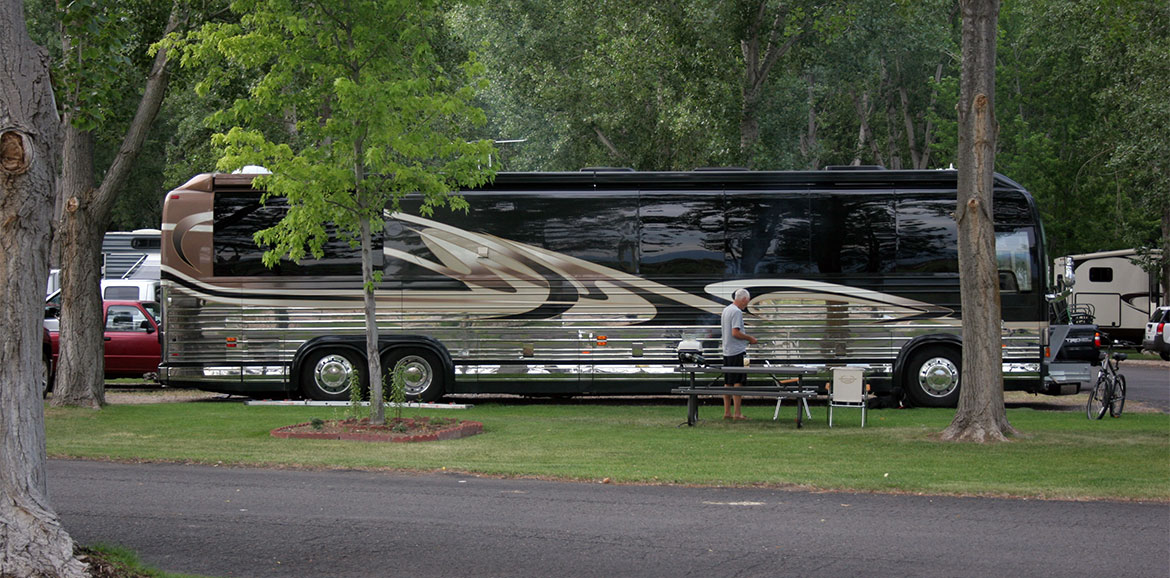 Full Hookup Pull Through – Lakeside RV Campground